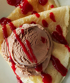 Häagen-Dazs® Crepes with Chocolate Ice Cream and Raspberry Sauce ...
